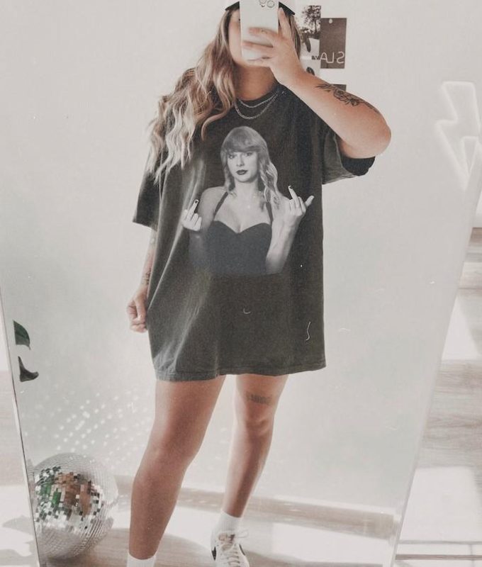 2024 Taylor Swift Middle Finger T-shirt - Melody Prints